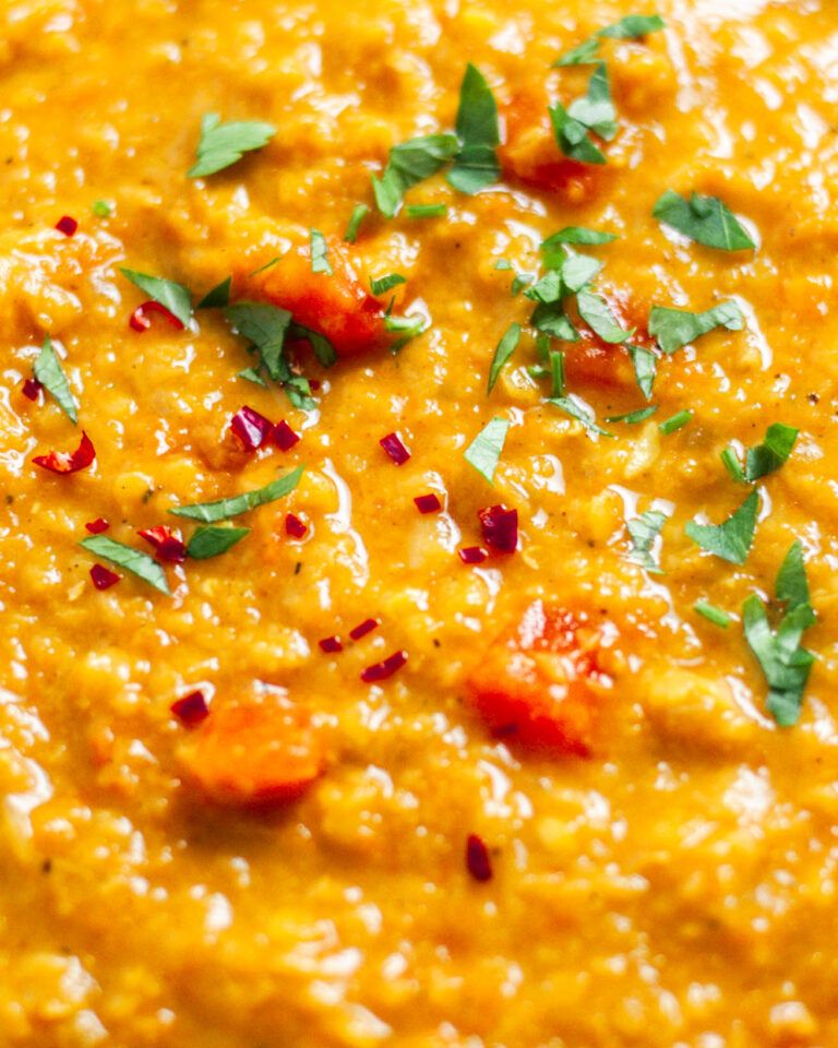 🍛 Vegan Easy Red Lentil Dahl【Recipe】 - Earthy Maite